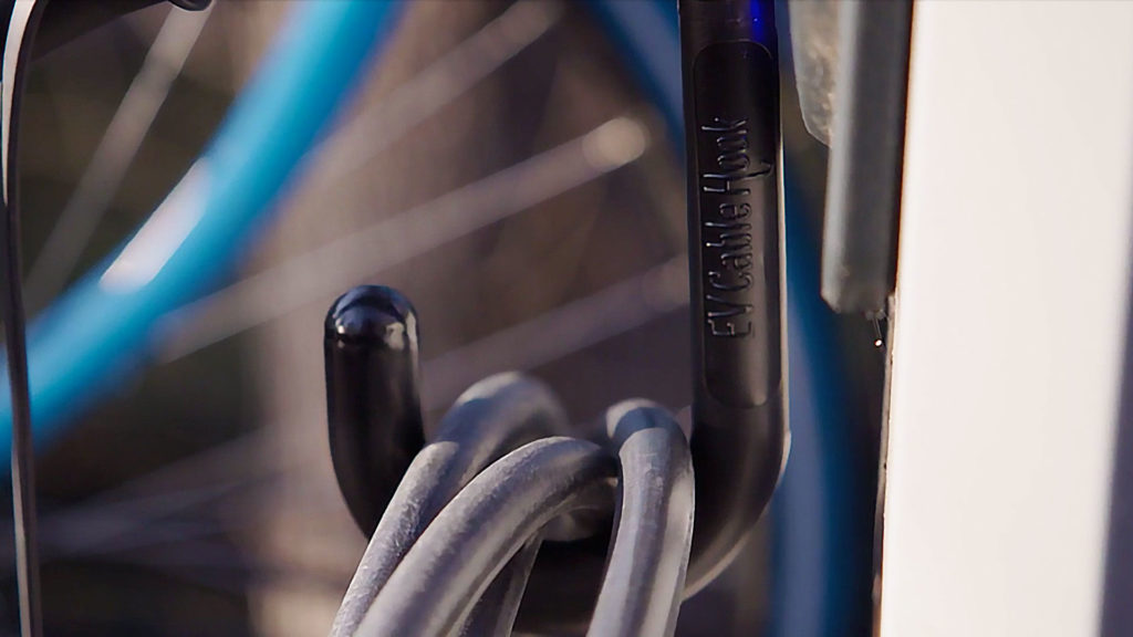 Innovatief nieuws: de EV Cable Hook | RTL Autowereld