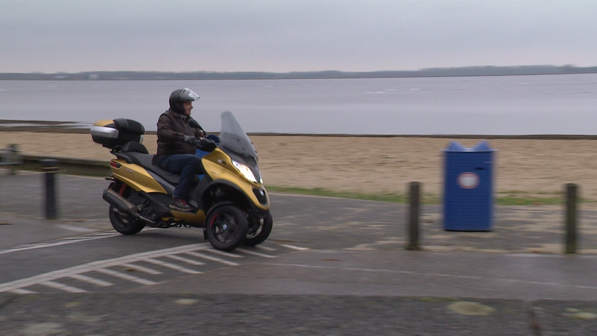 Slimme driewieler: de Piaggio MP3 | RTL Autowereld