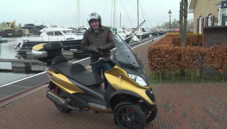 Slimme driewieler: de Piaggio MP3 | RTL Autowereld